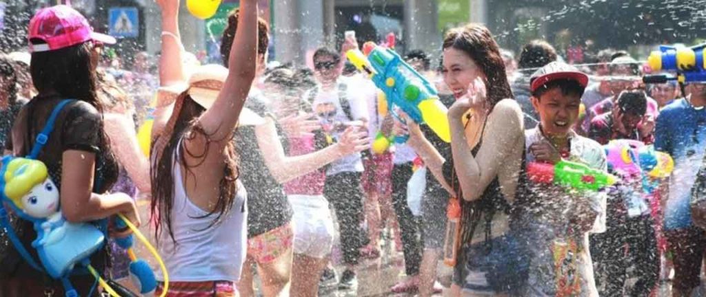 water-Fight-During-Songkran